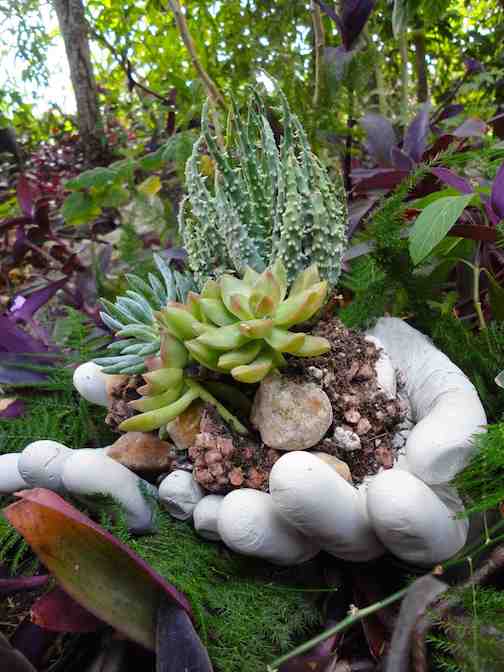 961 diy concrete hand planters - Do-It-Yourself Fun Ideas